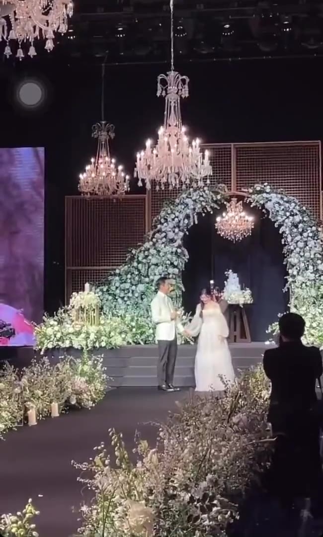 اهنگ خوندن لی سونگی برای همسرش لی دا این😍♥️ فیلم ویسگون