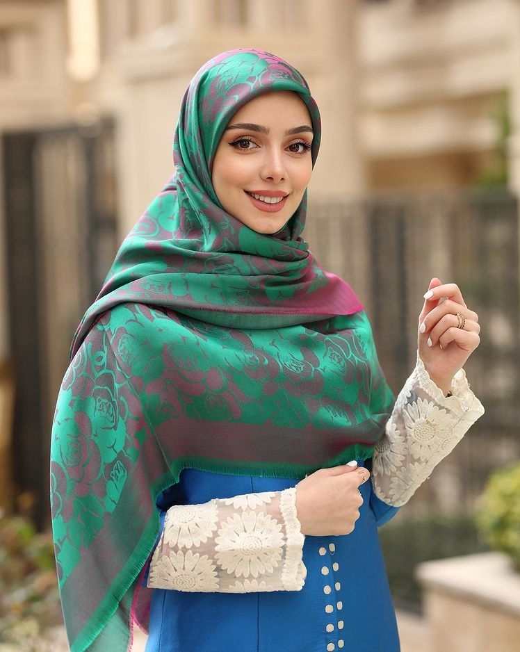 زن محجبه در پیشگاه خدا برتر است عکس ویسگون